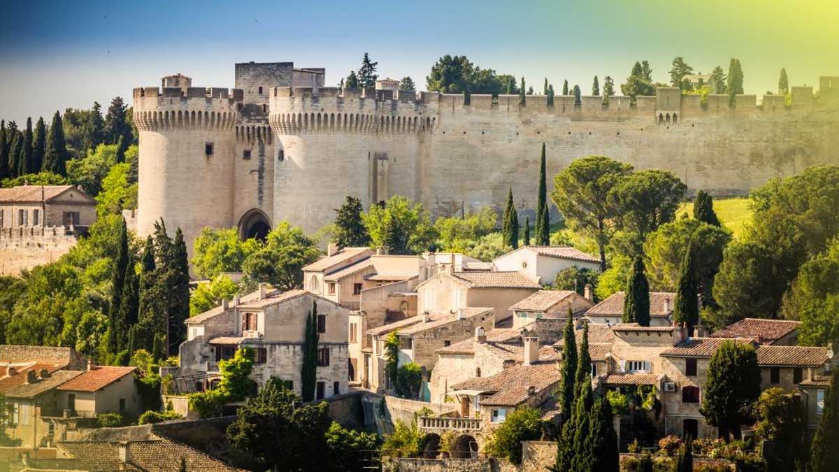 Avignon : 3 lieux incontournables à explorer pour un séjour inoubliable ...